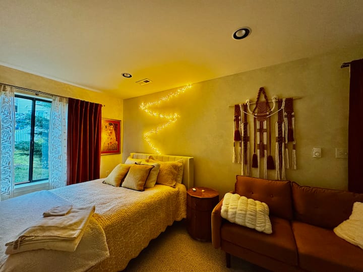 Cozy Sanctuary Near Trails • Private & Peaceful - Charlottesville, VA