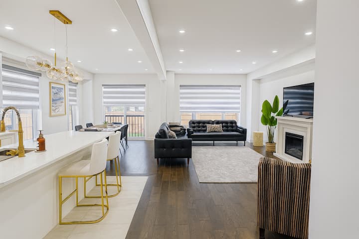 Lux 3 Bedroom Home Near Public Transit - Brampton