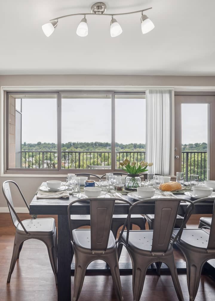 Boutique Dca Suite, Sleeps 8, Parking + Balcony - Arlington, VA