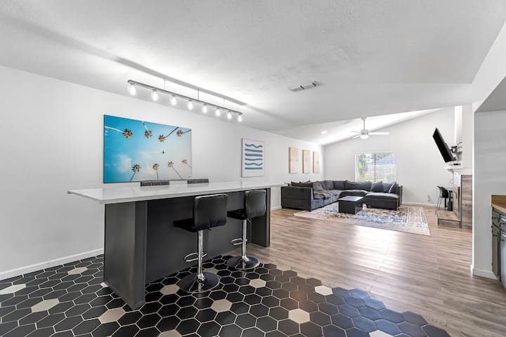 Spacious Clovis Condo | Pool - Clovis, CA