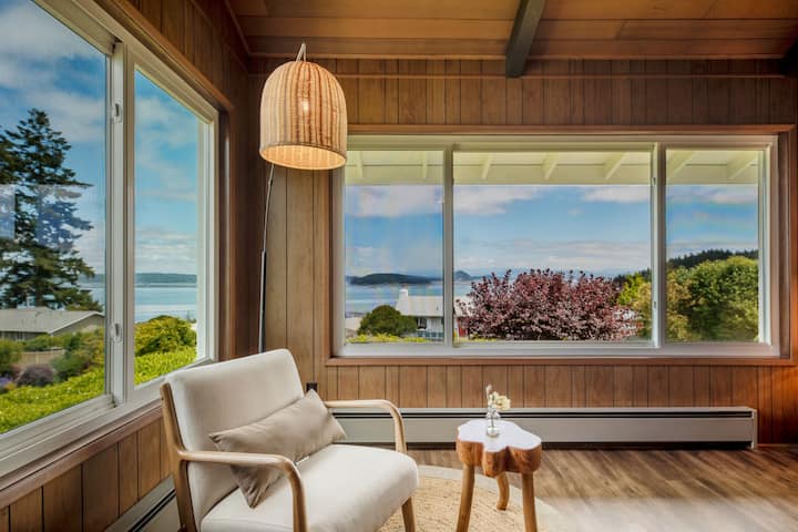 Stunning Ocean & Mountain Views | 2br/2ba With Bbq - La Conner, WA