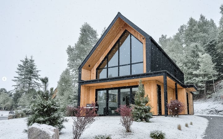 New! Stylish Tremblant Chalet W/ Hot Tub & Views - Mont-Tremblant