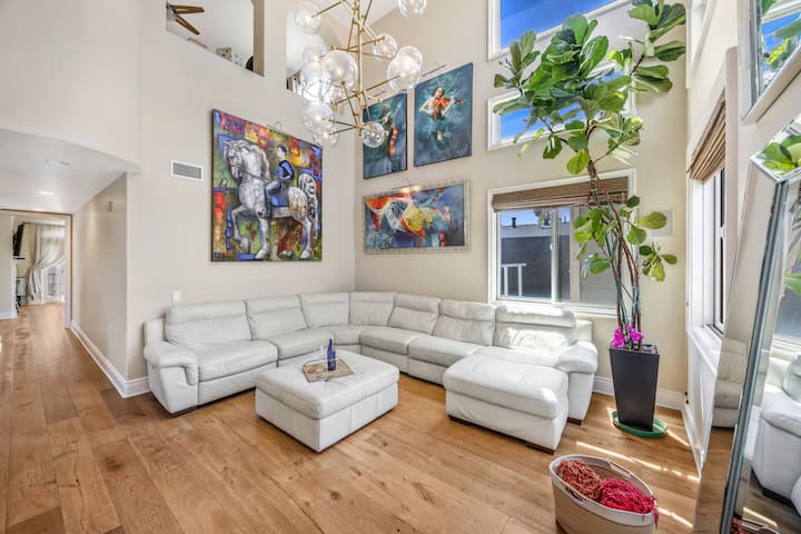 Luxury Escape 4br W/ Bbq, Fire Pit & Steps 2 Beach - Huntington Beach, CA