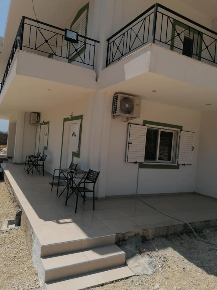 Lazari Apartments - Himarë