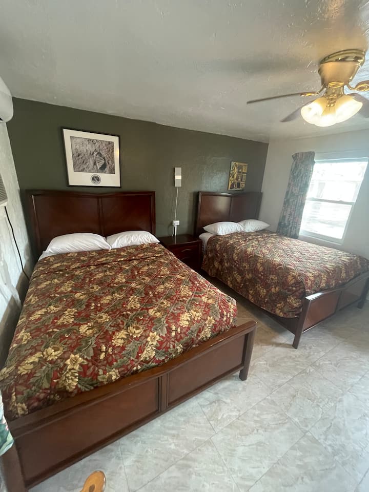 2 Full Beds On Tamiami(41) - Naples