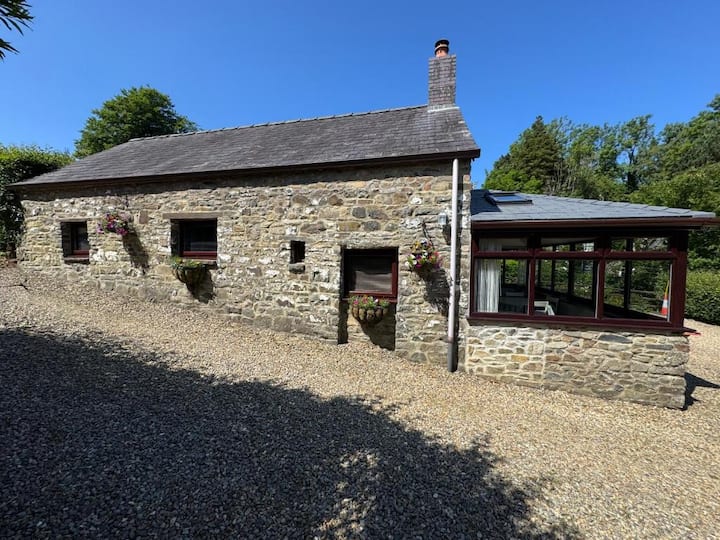 Scenic Walks & Pet Friendly Stay - Llangrannog