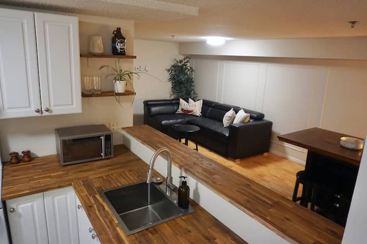 Large Modern Unit Near Downtown & Oldtown! - Yellowknife