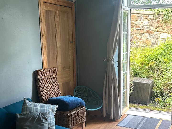Small, Comfy, Convenient - Leith