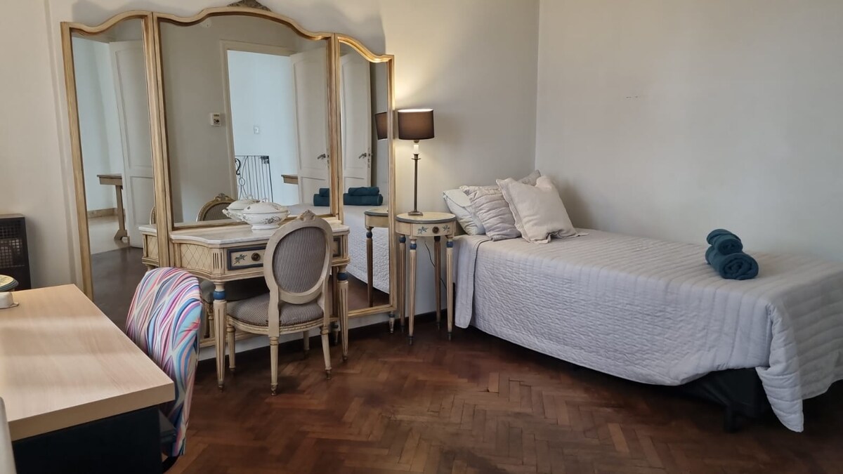 Exchange Student Room - Airbnb