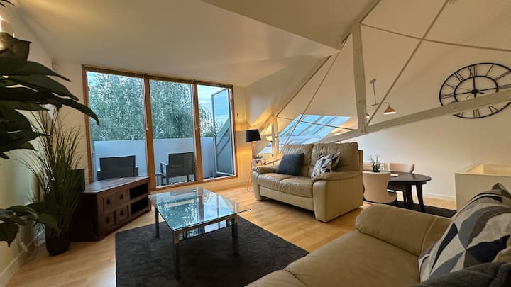 Stylish 2 Bed Duplex Apartment, Parking, 1gb Wifi - コヴェントリー