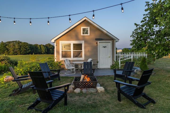 Farmhouse With Vineyard Views, Fire Pit, Game Room - Hammondsport, NY