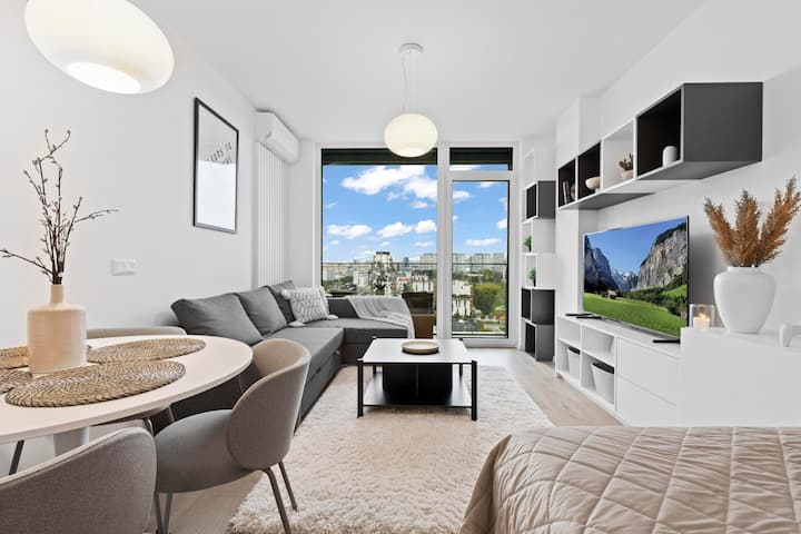 Stylish City View Apartment - Bratislava