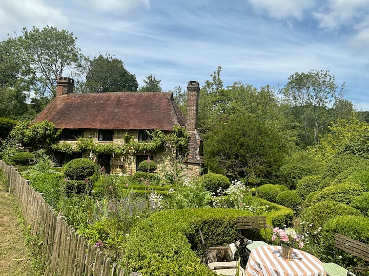 Enchanting Grade Ii Cottage In Ancient Woodland - Amberley Castle