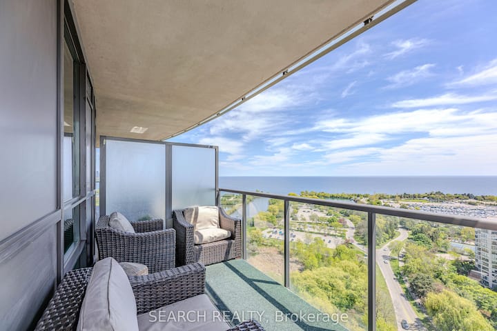 Lake View 2 Bedroom Luxury Condo - Toronto