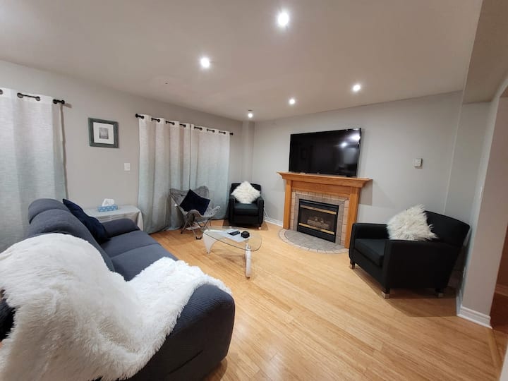Cozy Pool Reatreat - Barrie