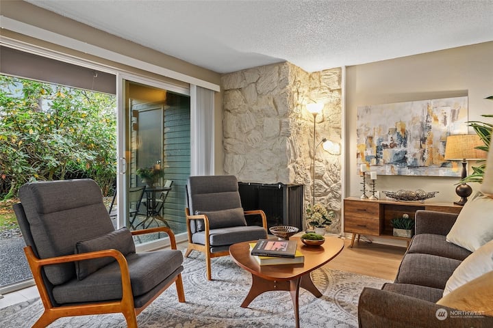 2-bedroom Condo Near Microsoft - Bellevue, WA