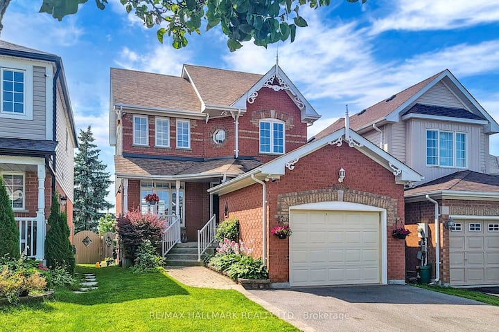 Modern Cozy Home W/ Patio - Oshawa