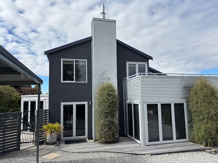 The Art House, Wanaka - Contemporary Holiday House - Central Otago District