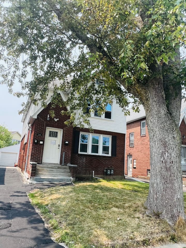 The Englewood Bnb - Buffalo, NY
