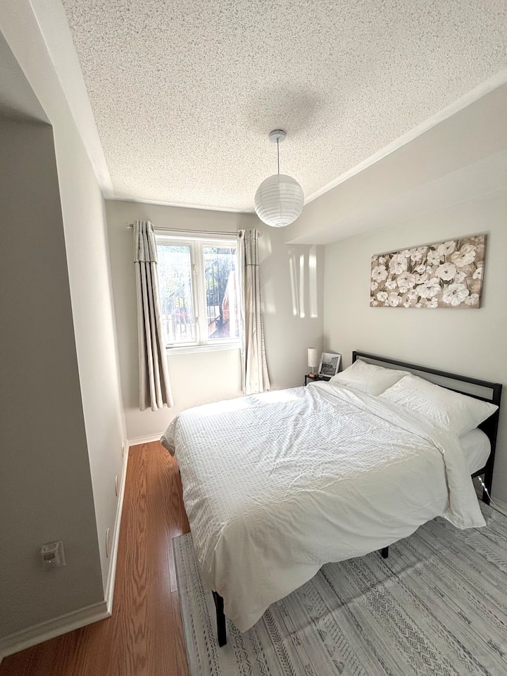 Private 1br Condo W/kitchen - Markham