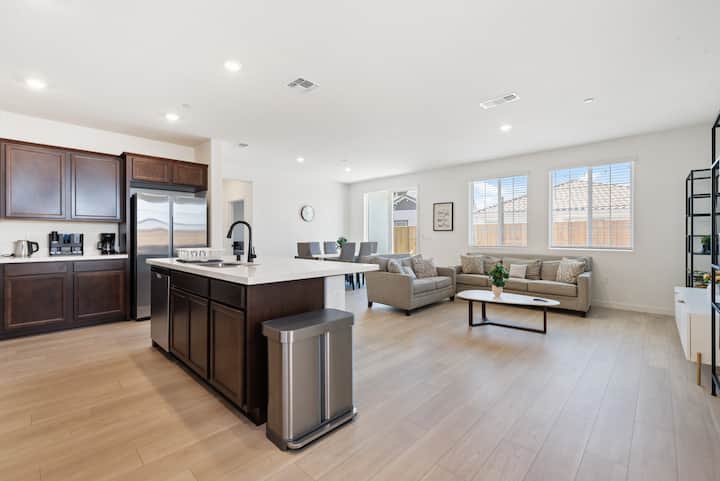 Brand New 4br Home | Minigolf Gameyard | Kingsuite - Elk Grove