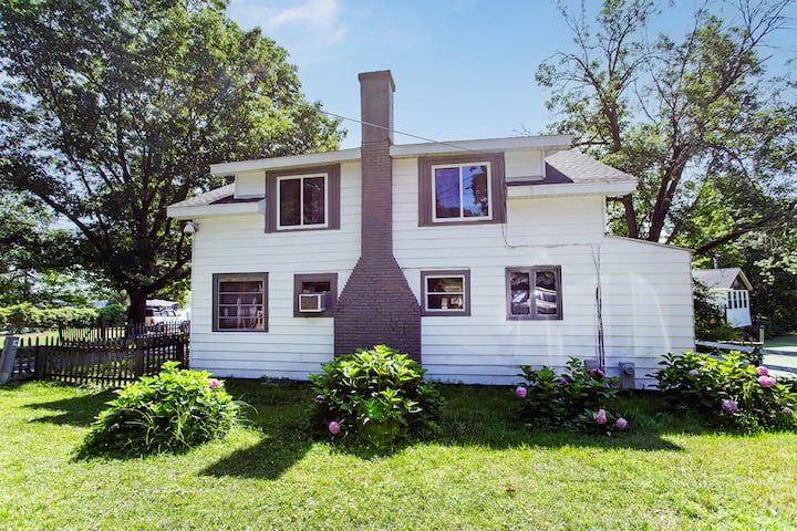 Lakeside Cabin On Saratoga Lake - Saratoga Springs, NY