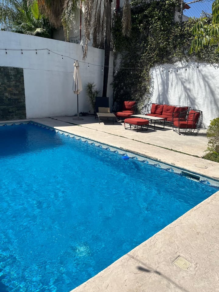 Residencia Con Alberca/4 Cuartos/4 Baños Completos - Monterrey