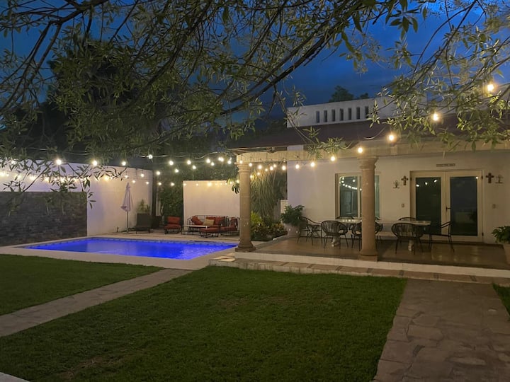 Residencia Con Alberca/4 Cuartos/4 Baños Completos - Monterrey