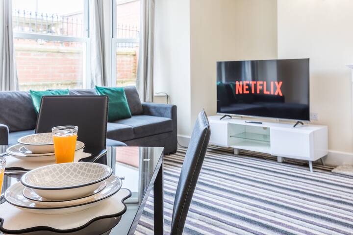 Rhyl Beachfront Apartment With Free Parking - Rhyl