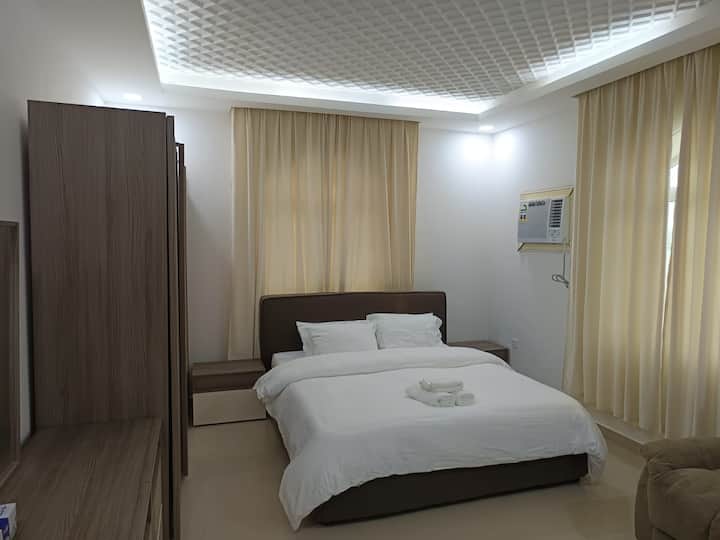 شقة بغرفتين نوم وحمامين ومطبخ - Salalah