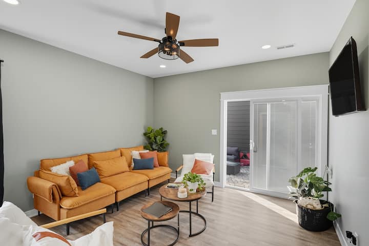 Modern Retreat W/hot Tub| Indiana Dunes| Beaches - Valparaiso, IN