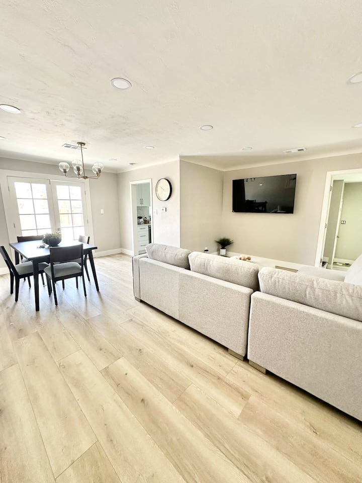 Luxury Stays Newly Remolded Fun Single Story - Modesto, CA