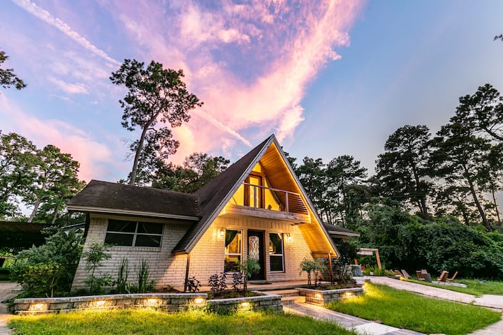 Elvenstar Lodge - Stagecoach, TX