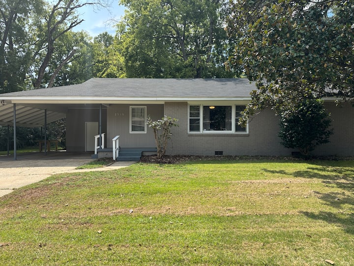 Cozy Near Campus - Tuscaloosa, AL