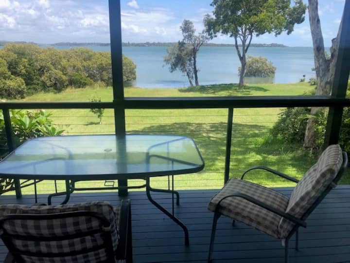 Beautiful Waterfront Home - Russell Island