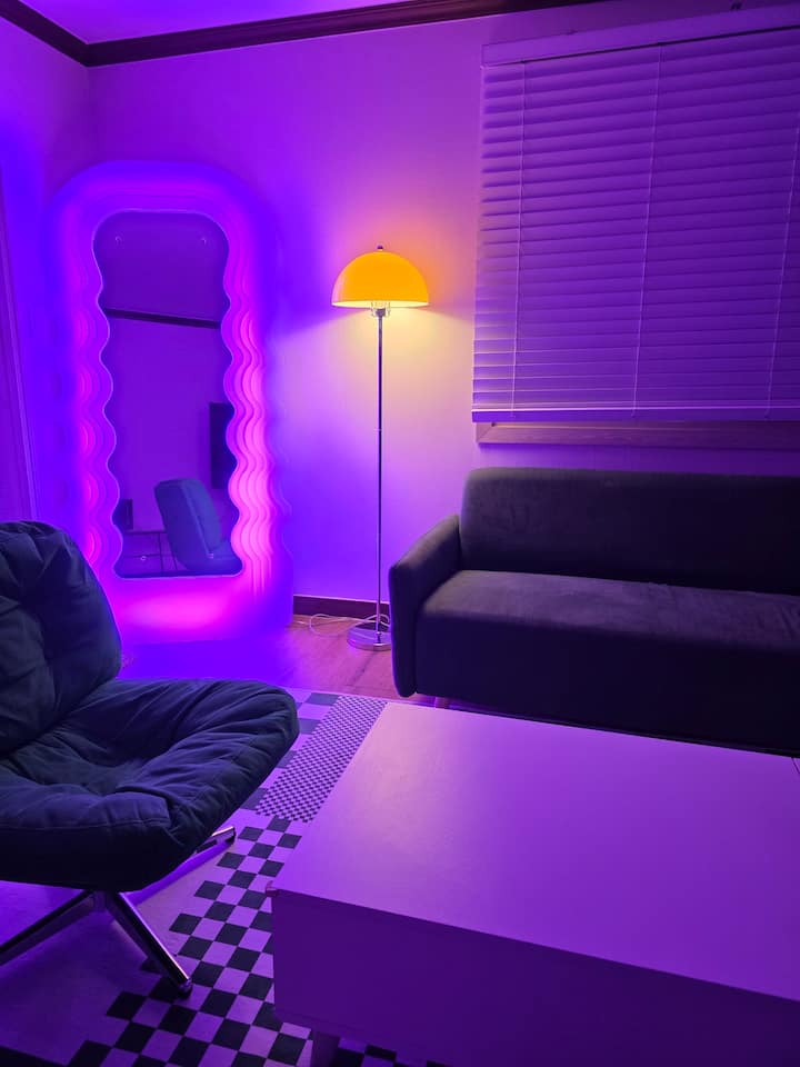 고요한숙소/늦퇴실13:00
동성로5분/동대구역5분/수성못5분
삼성야구파크 15분
짐보관가능 - Daegu