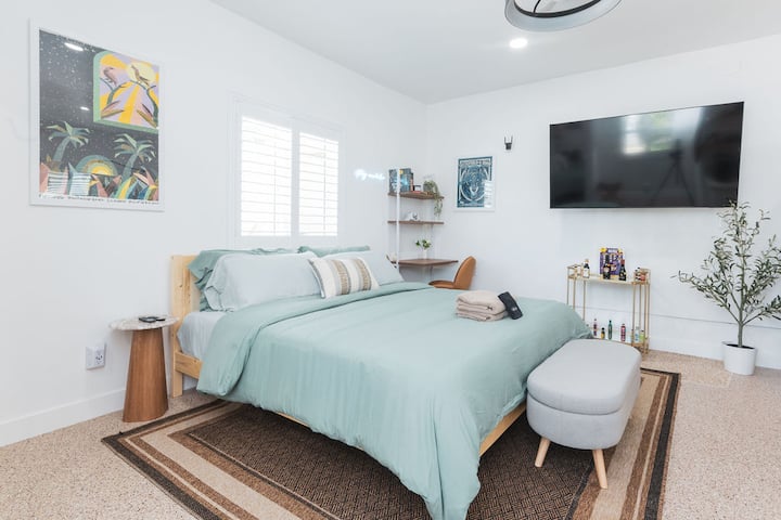 Charming Montclair Studio W/ Private Patio - Pomona, CA