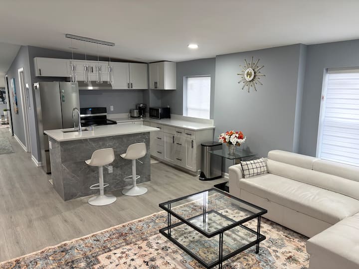 Modern 2br Suite | Minutes To Tql Stadium Otr - 辛辛那堤