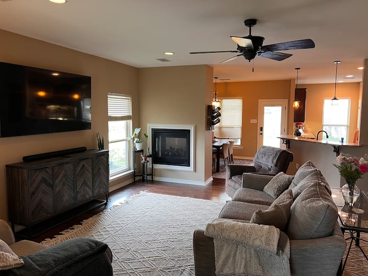 Quiet Stylish Family Stay - Midland, TX