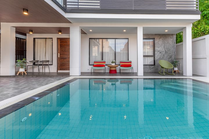 V6市中心新现代风格豪华泳池别墅，6卧7卫。近步行街和海滩 - 芭達雅