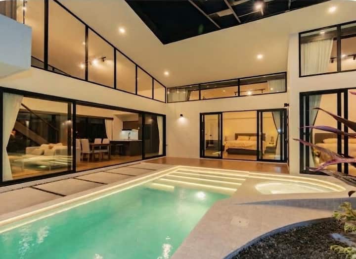 *Villa Pool&jacuzzi*
*New&unique*
*Closeby Patong* - Province de Phuket