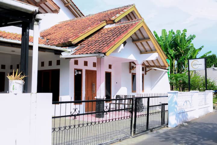 The Home 3bedrooms @The Heritage Homestay By Omdin - Sumedang