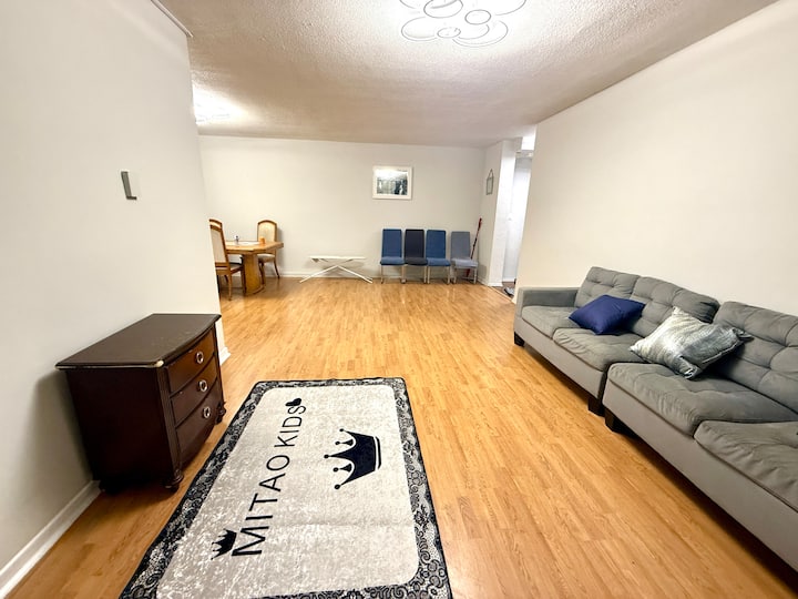 Entire House 3 Bed 2 Bath  Toronto, Penthouse - Toronto