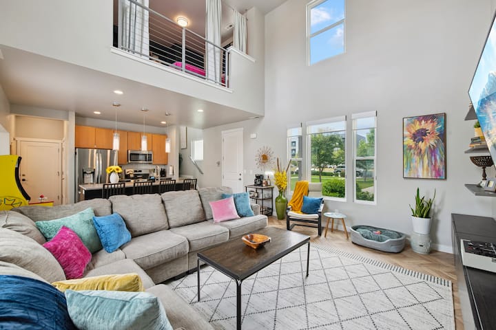 Bright And Open, Near Shopping, Trails, & Lake! - South Jordan, UT