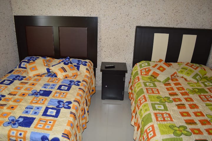 Hab Amplias Con Vista A La Peña Y Parking Gratuito - Bernal