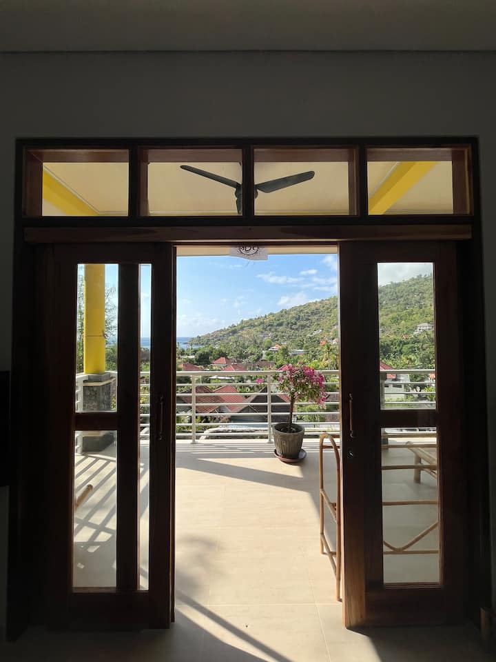 Lemon House - Ocean & Hill View - Seraya