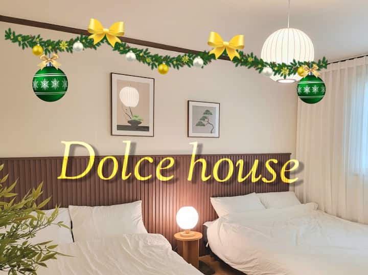 반월당역 도보3분/동성로/지하철 전노선/쇼핑관광맛집/주변인프라최고/침대4/무료주차/짐보관 - Daegu