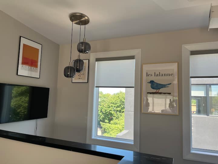 1 Bed | Boutique Loft On Queen W | Private Patio - Toronto, ON