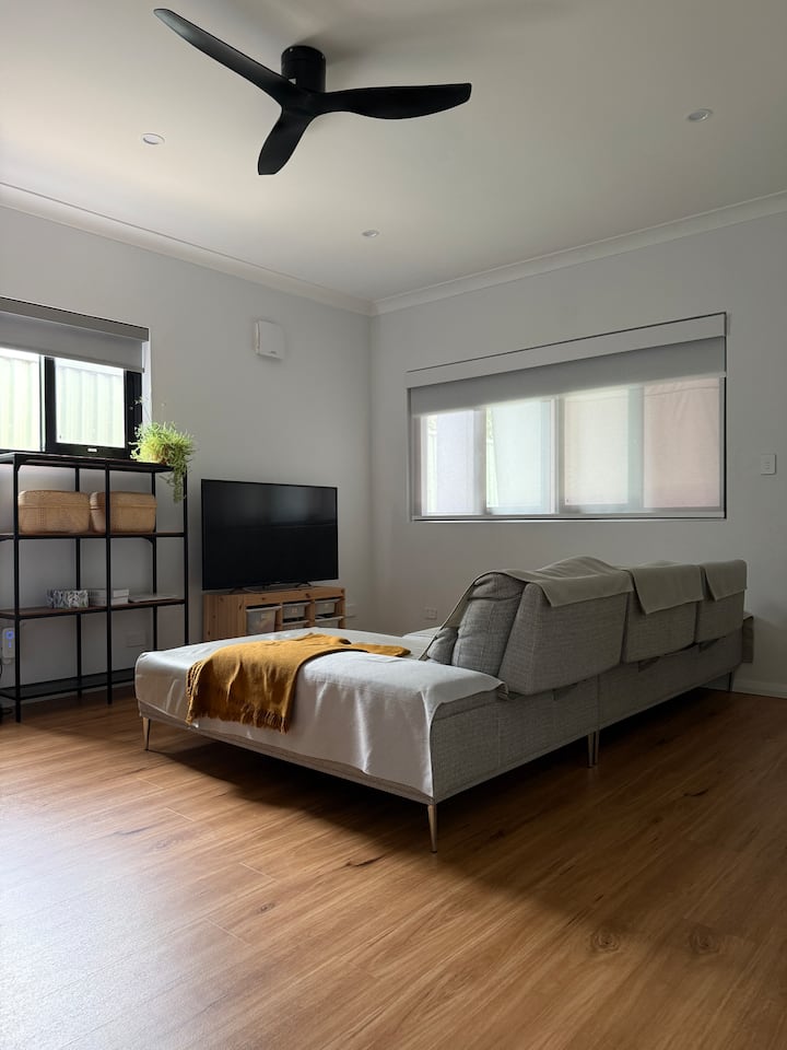 3-bedroom Guest Flat W/ Full Kitchen & Bath 60sqm - Parramatta