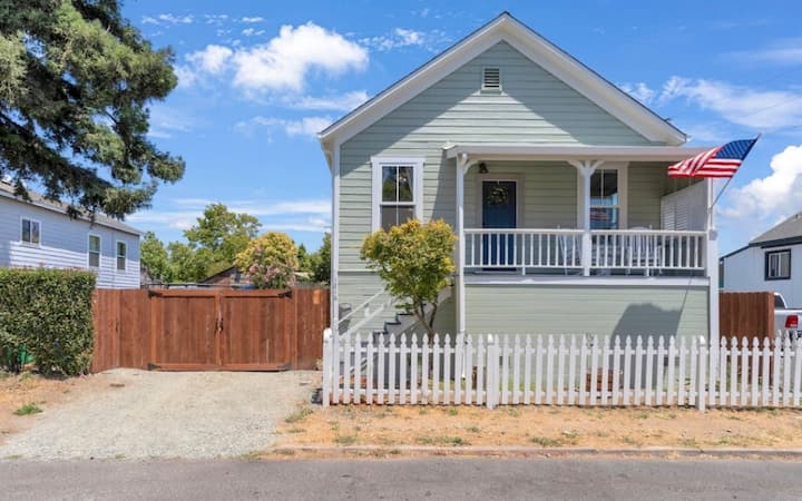 Downtown Napa Historic Cottage - Napa, CA